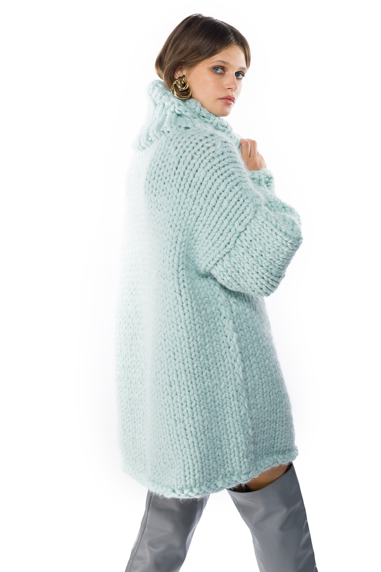 Hand-knitted Wool Sweaters: How to Stay Comfy in Cold Weather